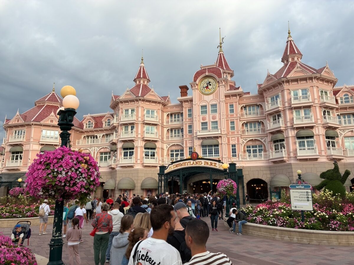 Disneyland Paris Tickets Guide - All Options Explained - Steps to Magic