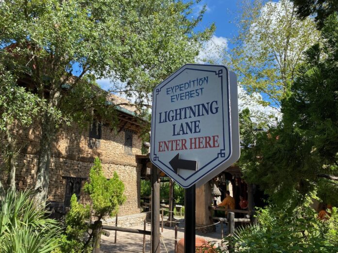 Disney World Lightning Lane Tips, Strategy and Complete Guide - Steps ...
